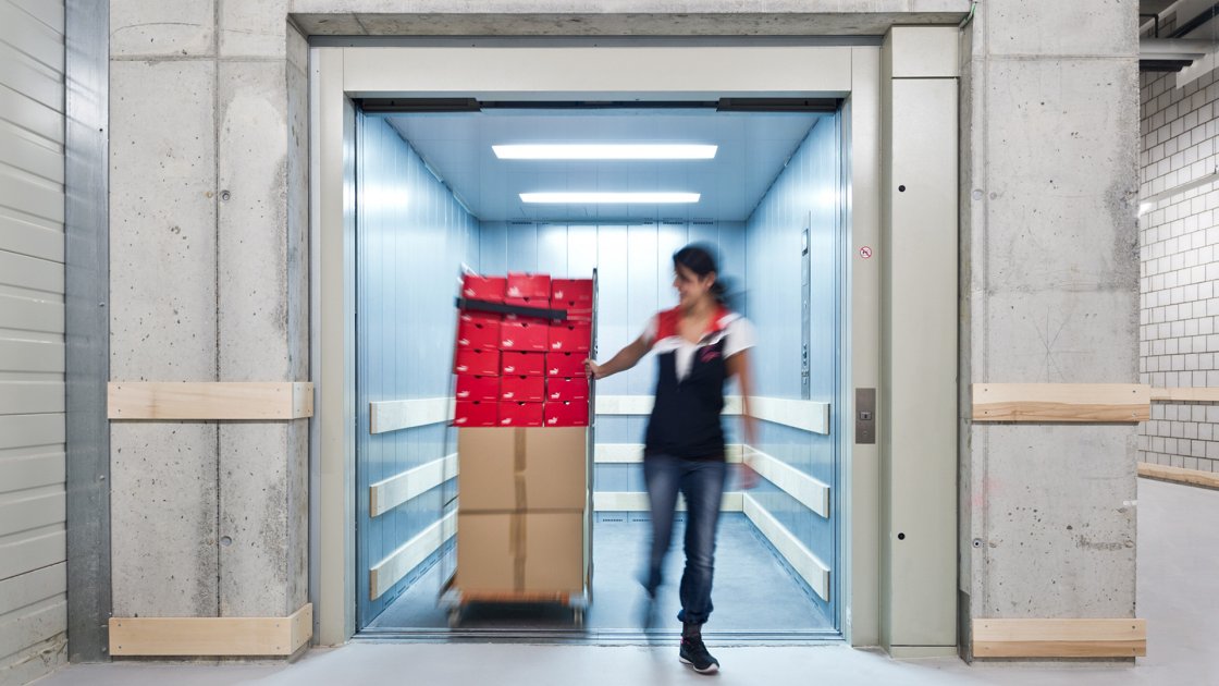Schindler 2400 - The large passenger lift | Schindler Malta